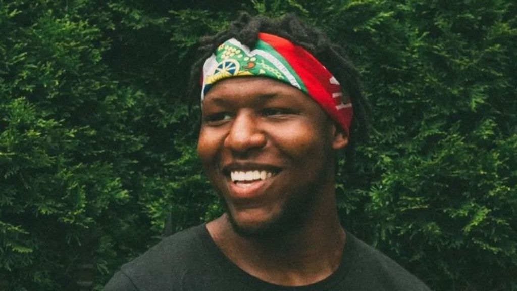 Muere Isaac Johnson, luchador de 31 años, tras desplomarse durante un ...