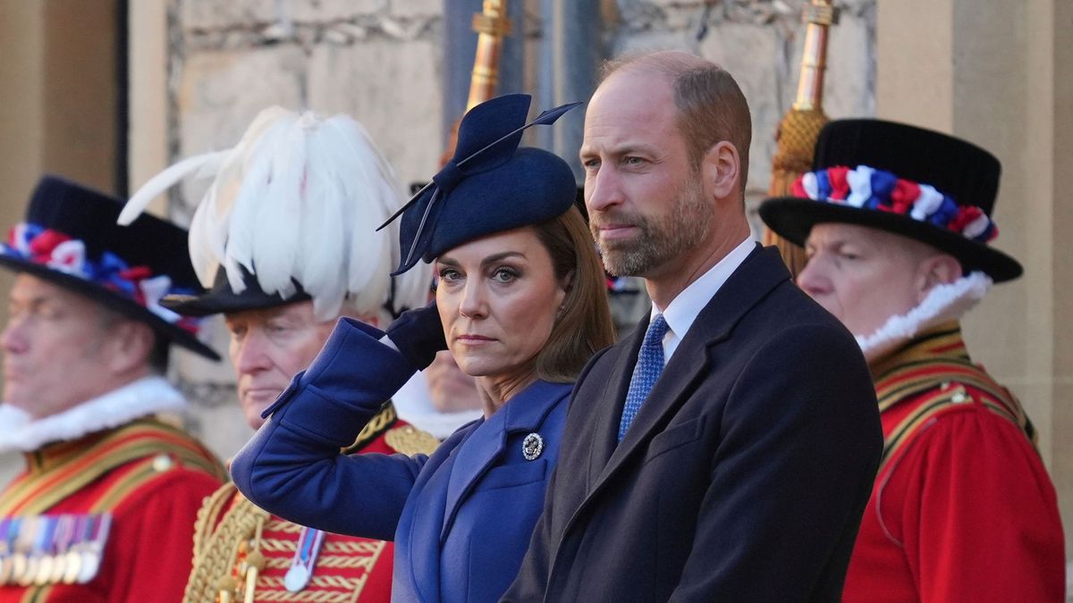 El significado de la doble reverencia de Kate Middleton a Carlos III y ...