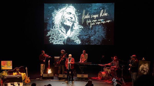 Detalles del homenaje a Robe Iniesta: las cenizas del cantante y la ...