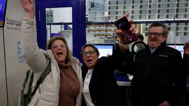 Una lotera de Madrid entrega el segundo premio el día de su cumpleaños ...
