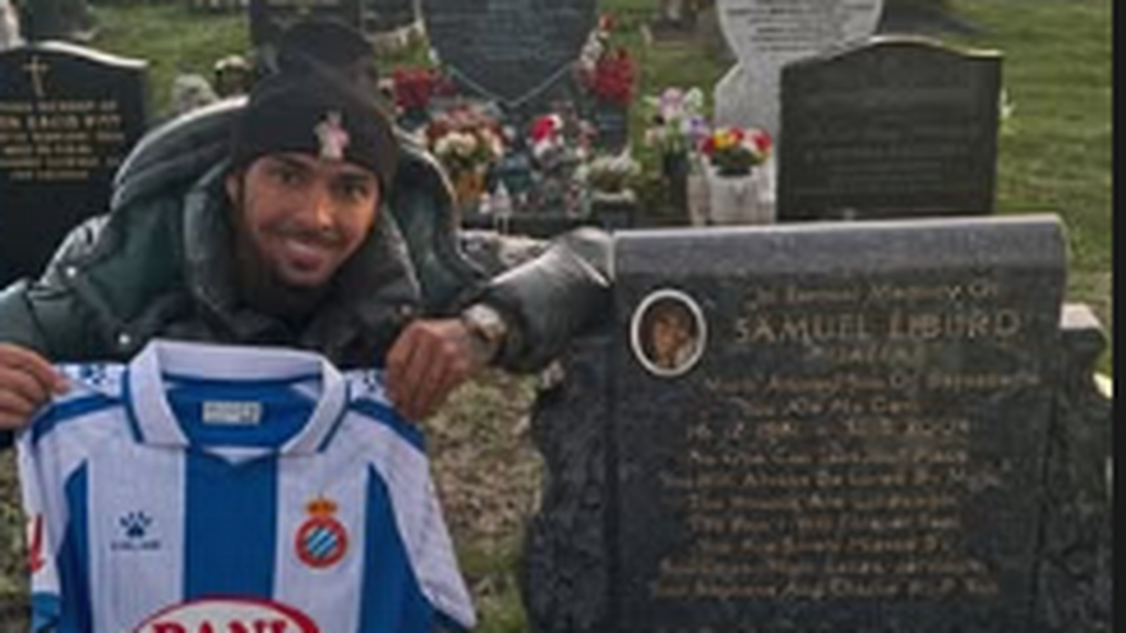 El homenaje del futbolista del Espanyol Tyrhys Dolan a su amigo fallecido