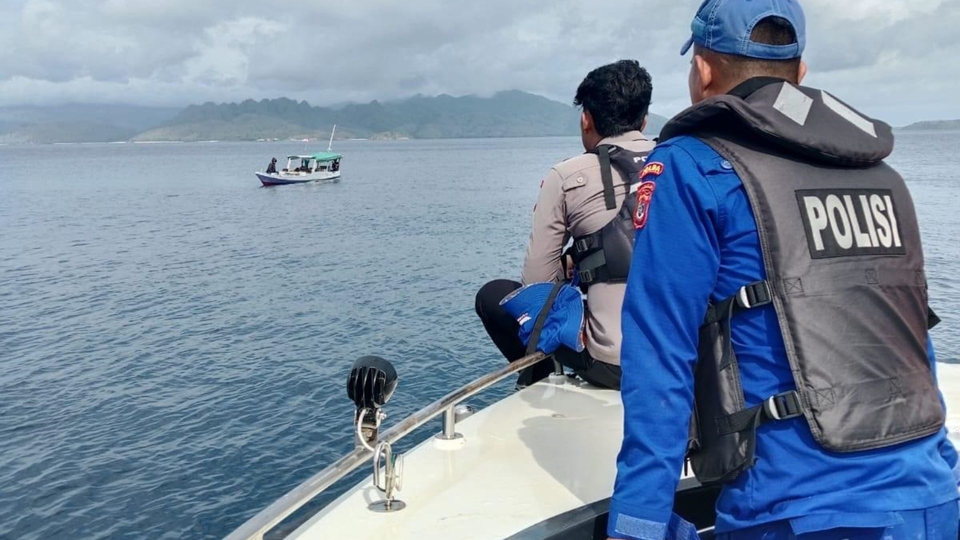 Hallan el cuerpo de una niña víctima del hundimiento del barco de los ...