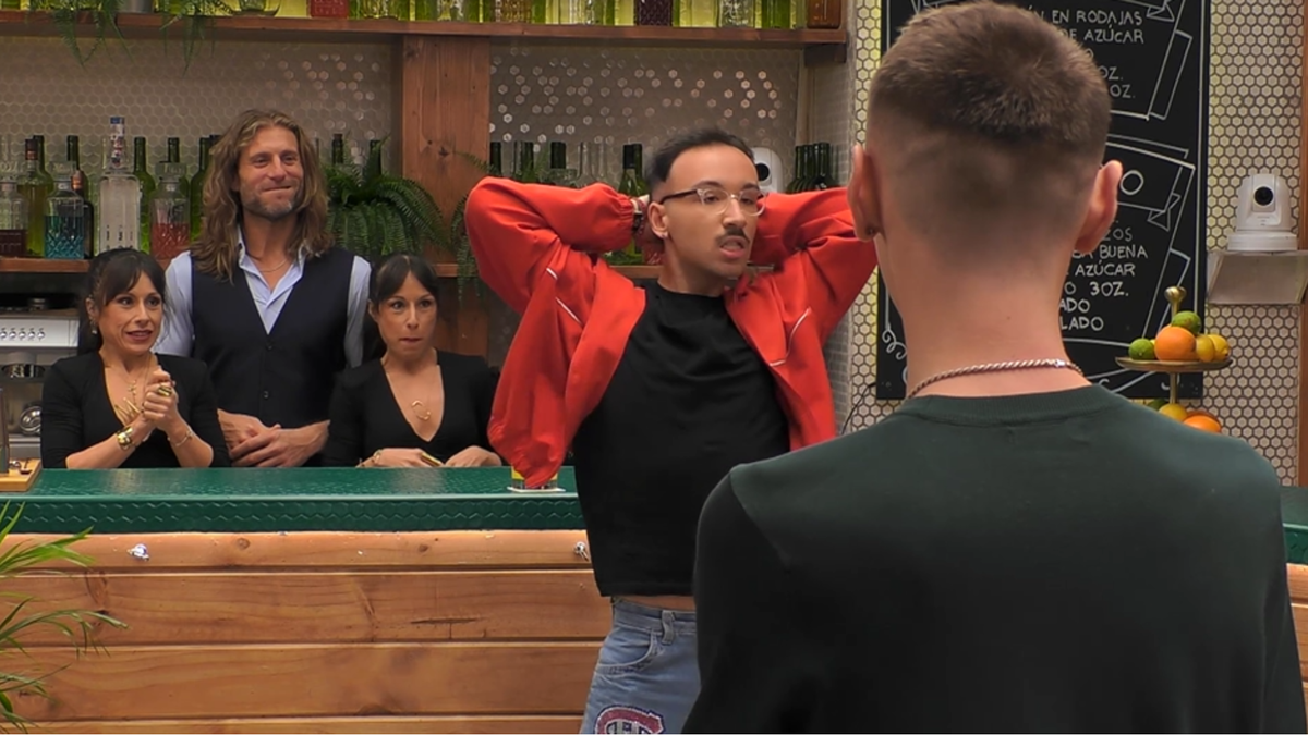 Un soltero de First Dates deslumbra a su cita con su actuación de baile ...