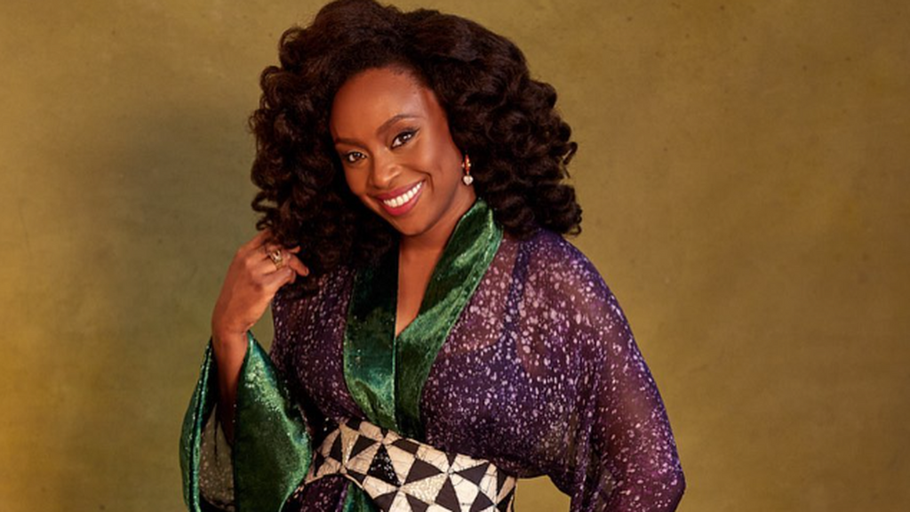 La escritora Chimamanda Ngozi culpa al hospital de la muerte de su hijo ...