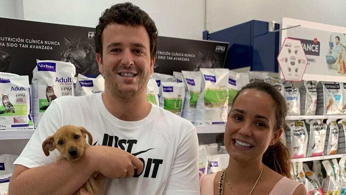 Carolina Monje enseña a su hija recién nacida con el perro que adoptó ...