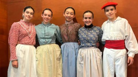 Yisha Wang Xu, la niña de origen chino que arrasa bailando el aurresku