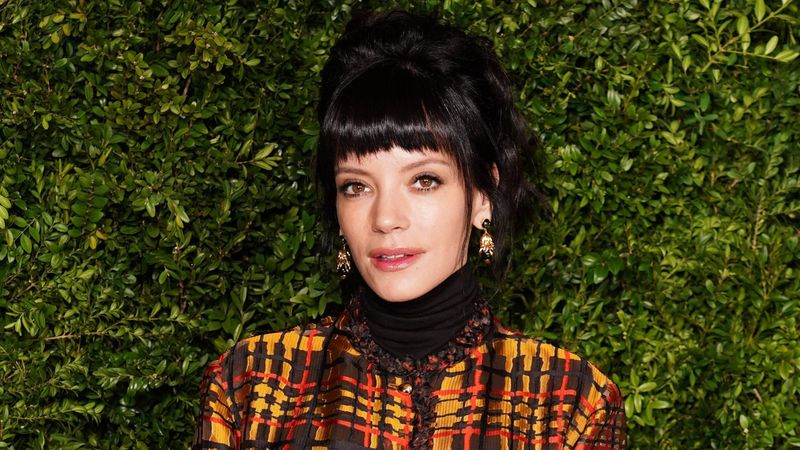 Lily Allen confirma su relación con el tataranieto de Freud, un año ...