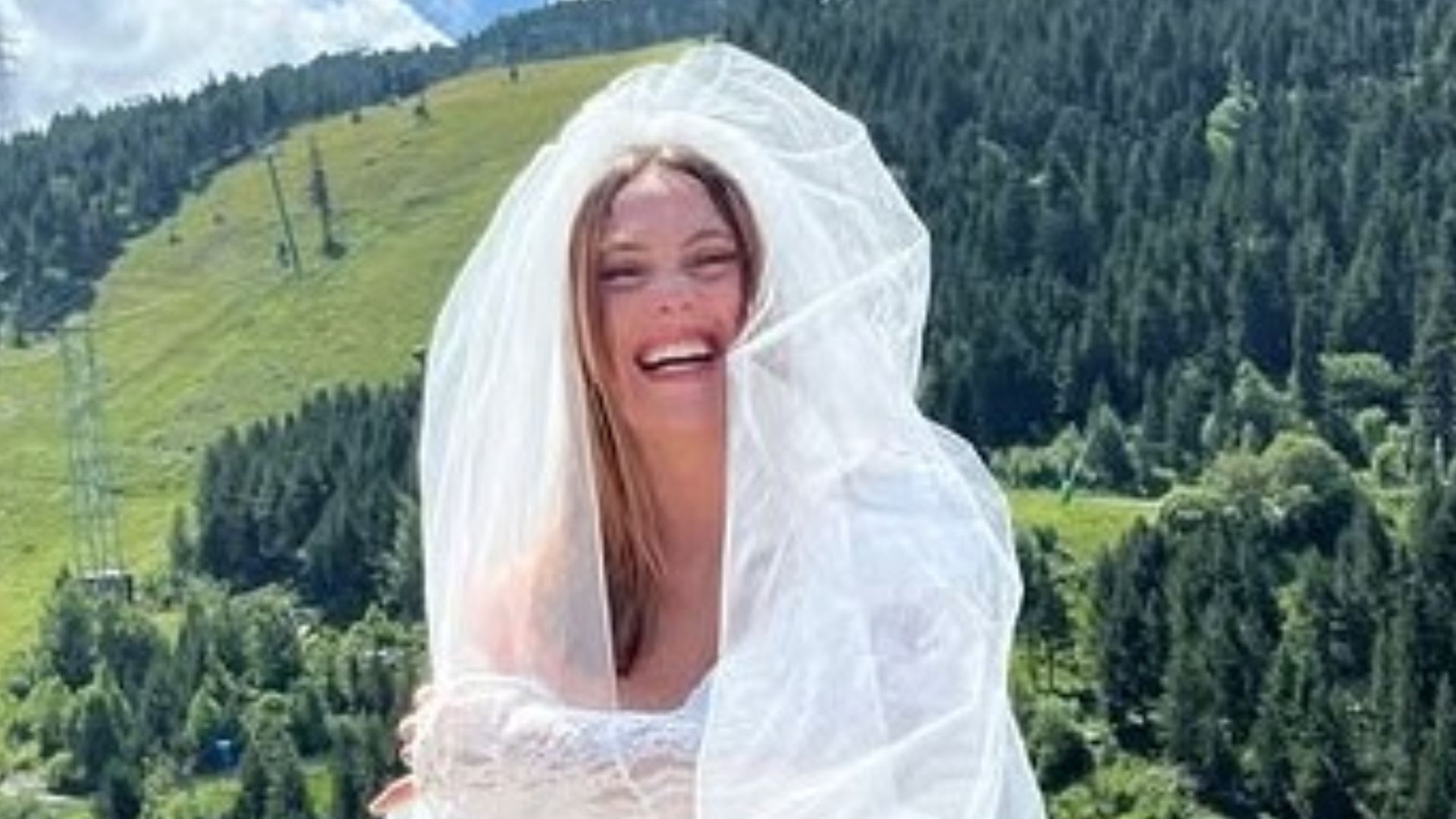 Daniela Blume comparte fotos inéditas de su boda secreta - GH VIP