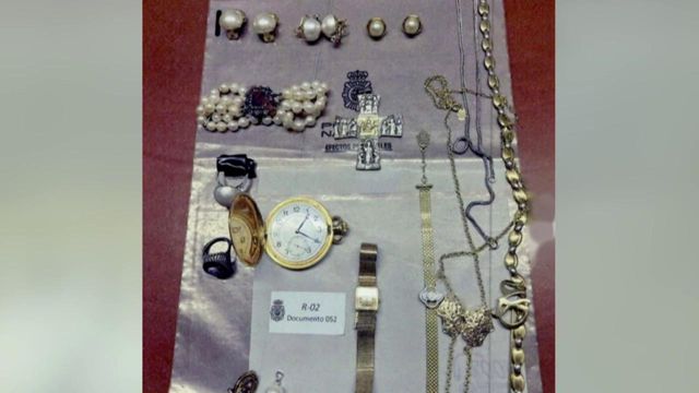 La caja fuerte oculta de Zapatero: joyas, documentación, usb, agenda y ...
