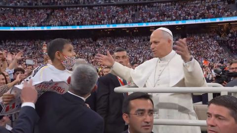 El Bernabéu se entrega a la llegada del papa León XIV